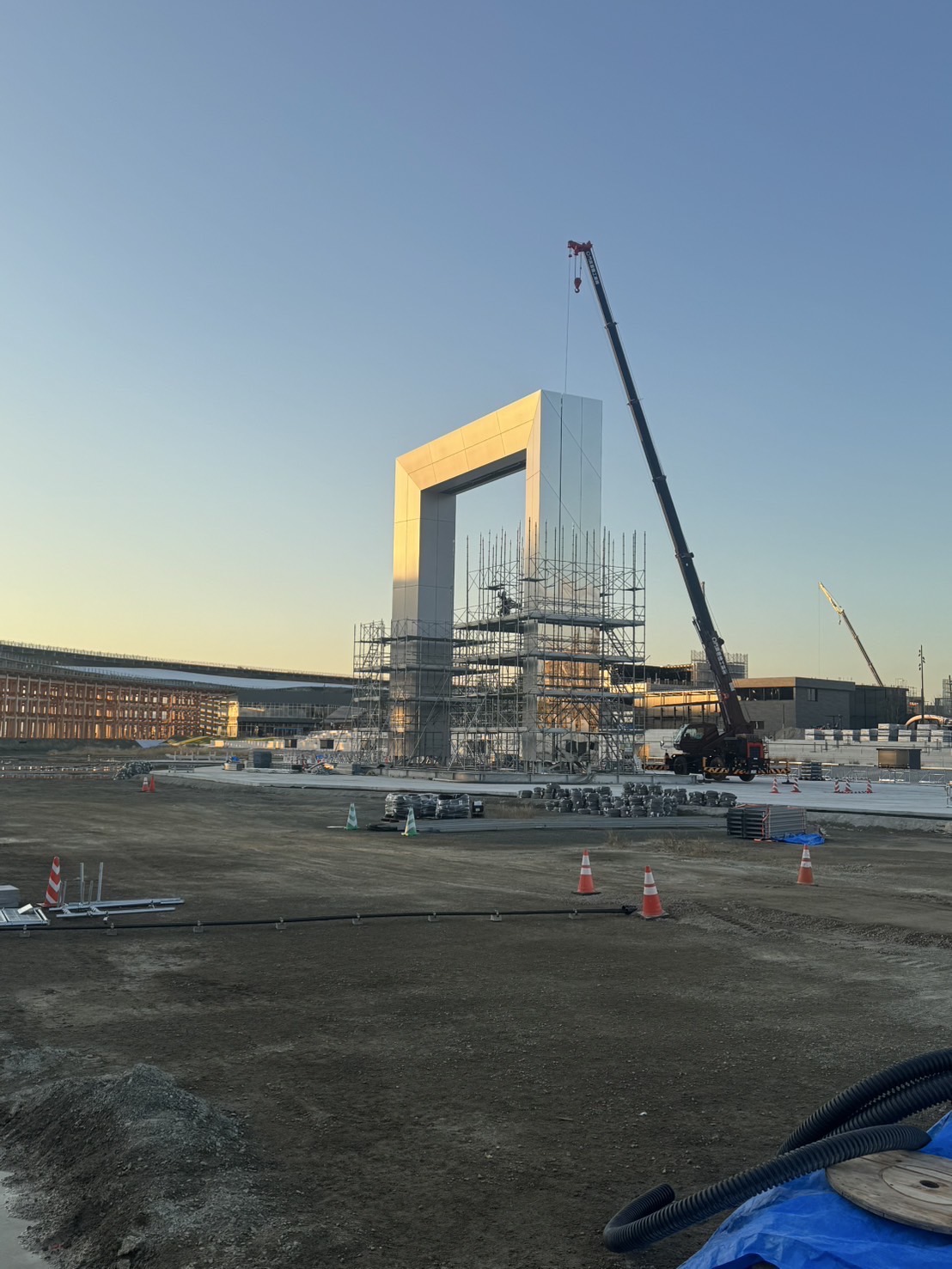 大阪・関西万博 水と空気のスペクタクルショー「アオと夜の虹のパレード」メインオブジェ新築工事 – IKKEN、建築・土木、石、タウンスケープ｜株式会社IKKEN