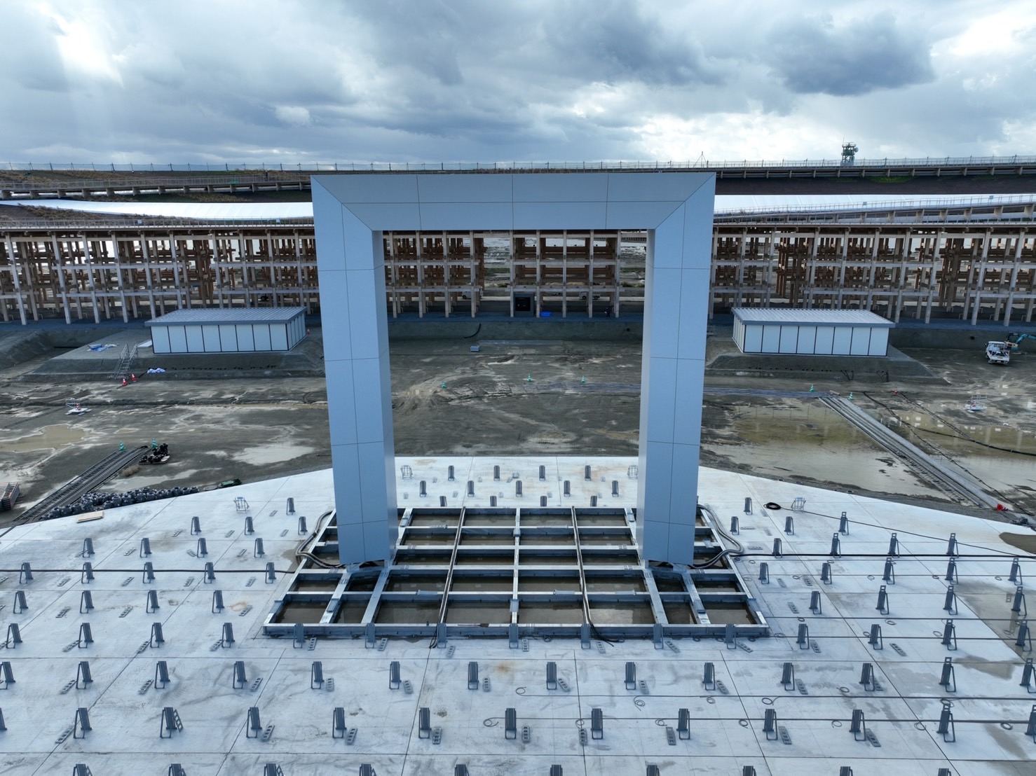 大阪・関西万博 水と空気のスペクタクルショー「アオと夜の虹のパレード」メインオブジェ新築工事 – IKKEN、建築・土木、石、タウンスケープ｜株式会社IKKEN